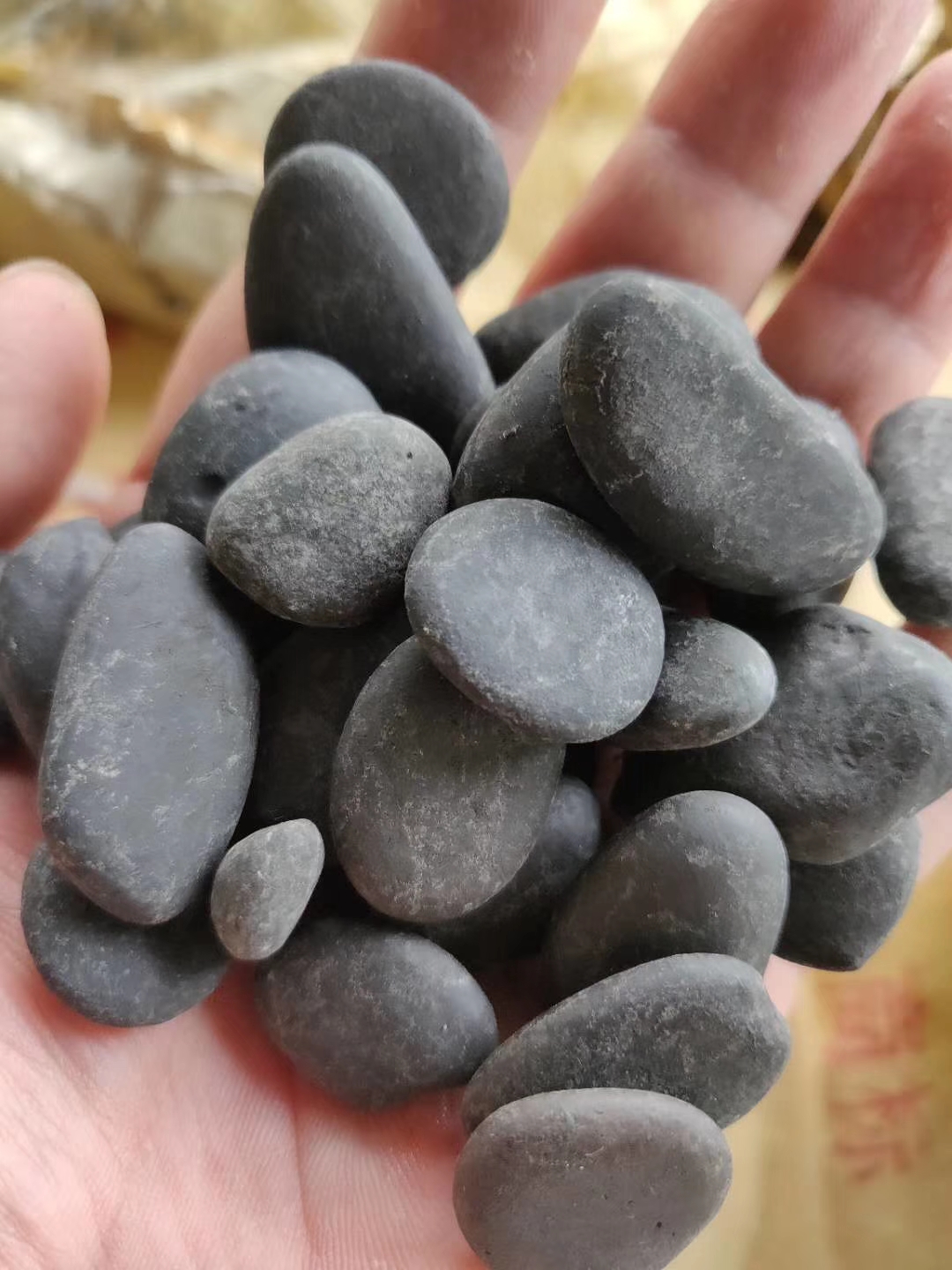 polished pebbles supply;